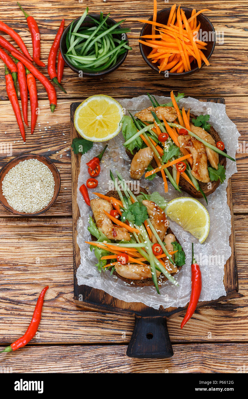 Asian sandwich with fried chicken and fresh vegetables-carrots ...