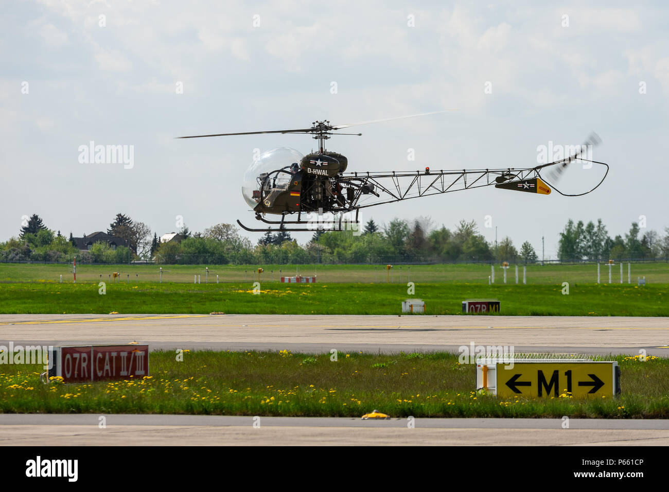Bell 47 helicopter hi-res stock photography and images - Alamy