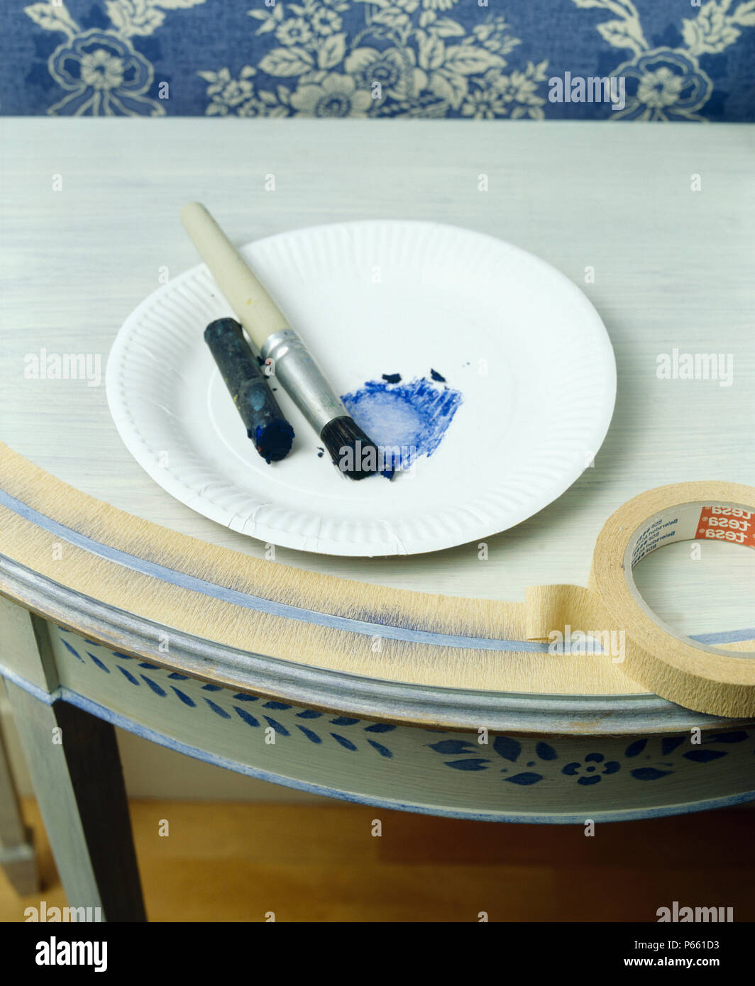 Stencil plate hi-res stock photography and images - Alamy