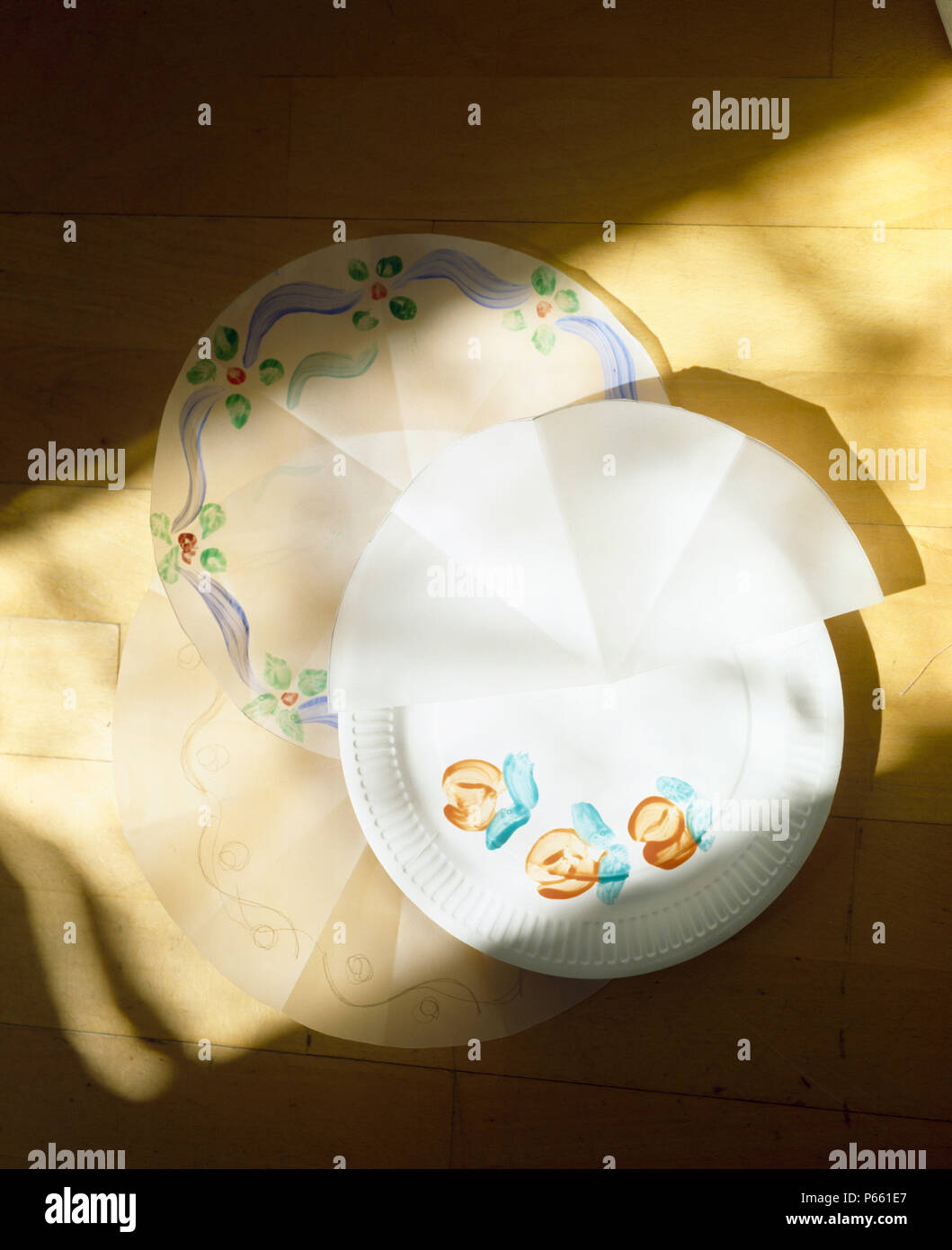 Hand painted plates hi-res stock photography and images - Alamy