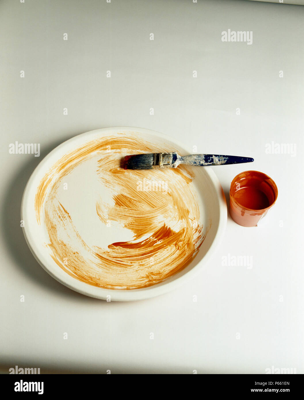 Paint plate hi-res stock photography and images - Alamy