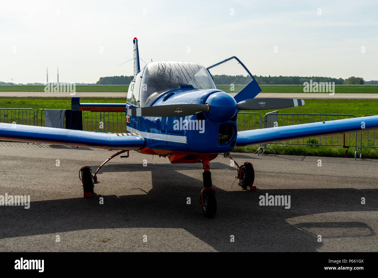 D ewfg hi-res stock photography and images - Alamy