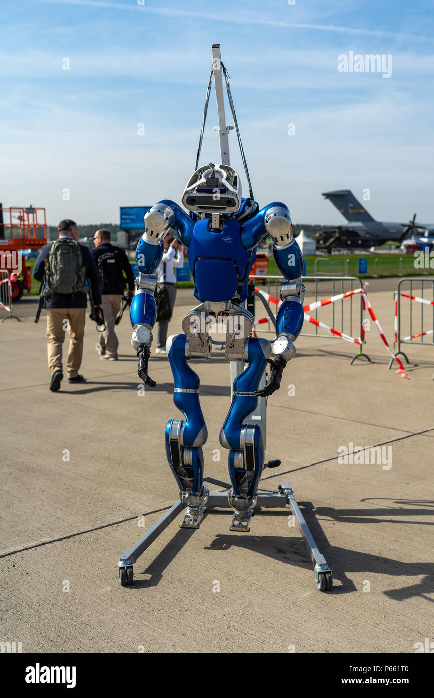 German robot hi-res stock photography and images - Alamy