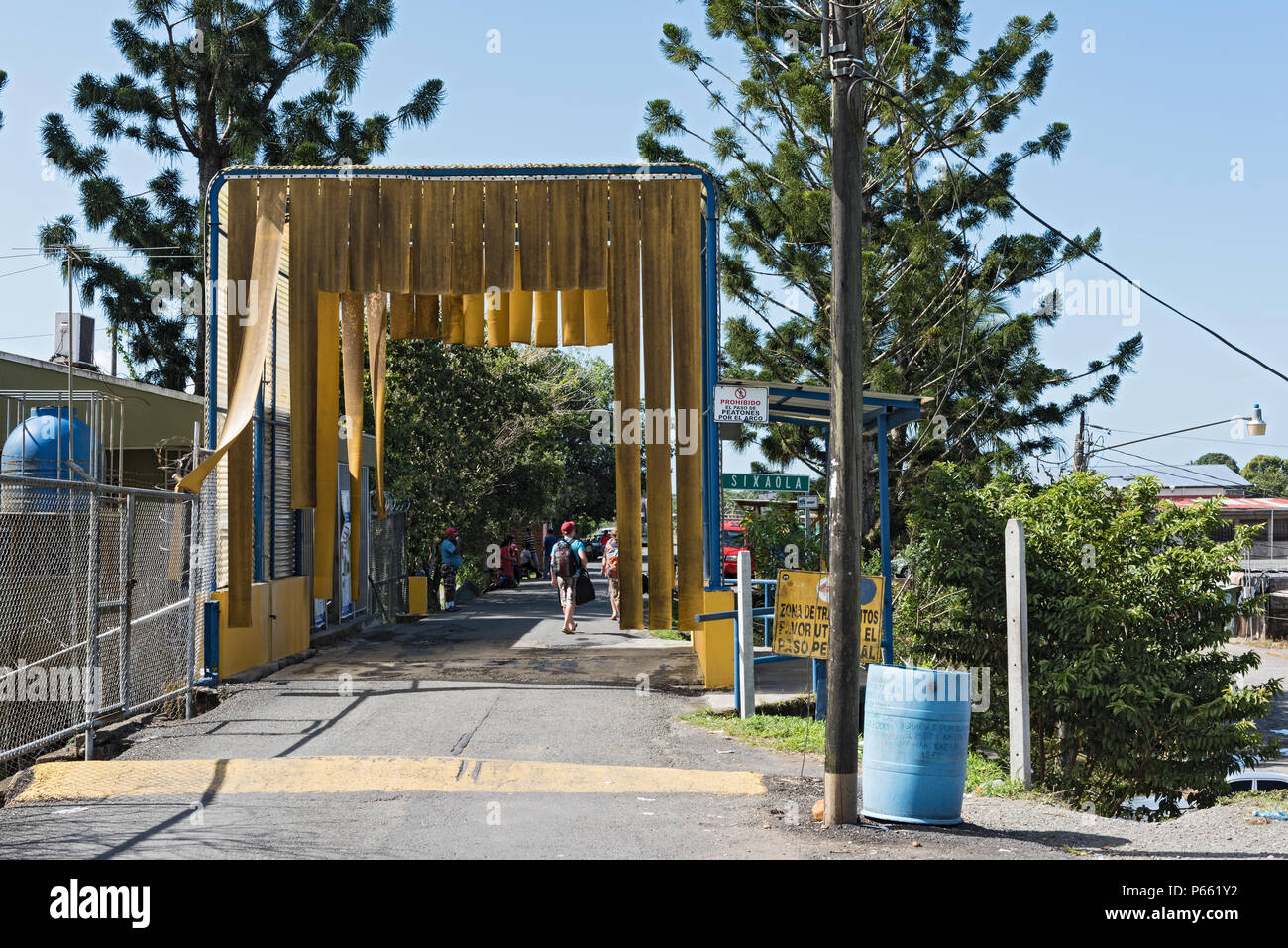 costa rica border crossing to panama in sixaola, costa rica Stock Photo ...