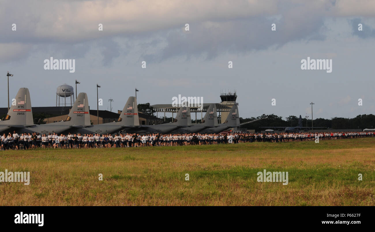 Flightline 5k hi-res stock photography and images - Alamy
