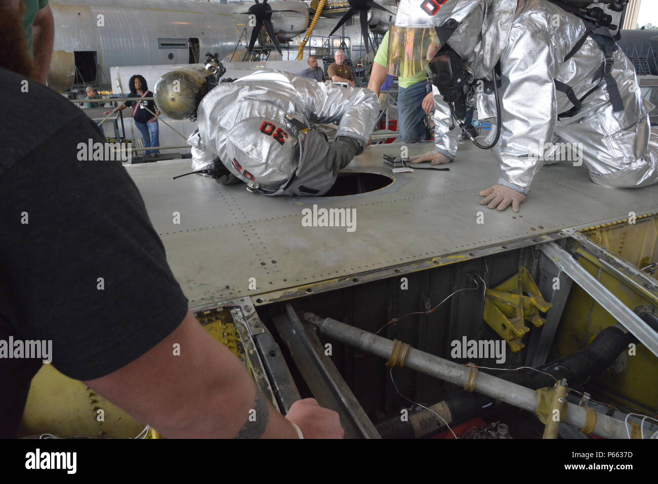 C 130 fuel tank hi-res stock photography and images - Alamy