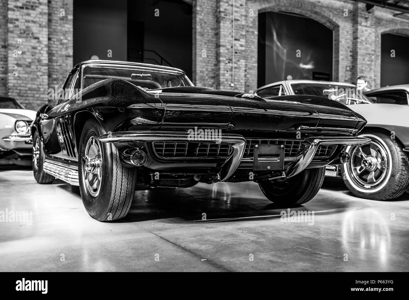 Sports car Chevrolet Corvette Sting Ray (C2 Stock Photo - Alamy