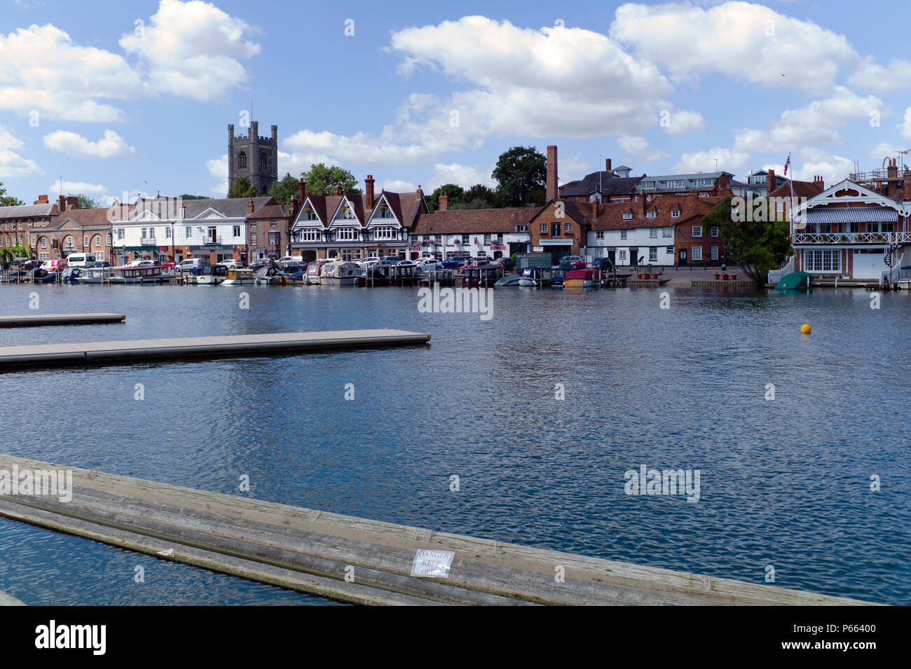Riverside houses on river henley hi-res stock photography and images ...