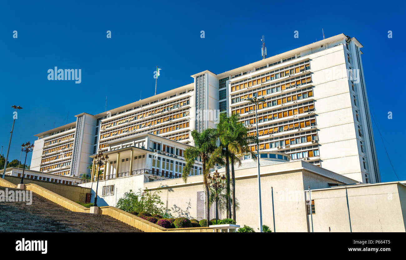 Modern government building architecture hi-res stock photography and ...