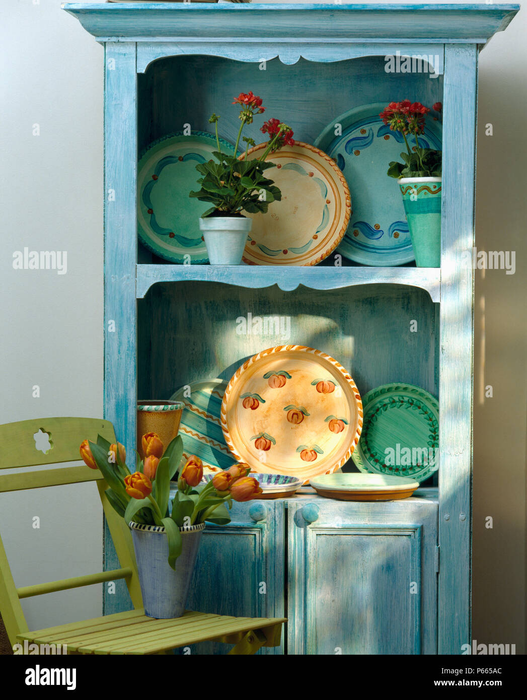 Hand painted pottery hi-res stock photography and images - Alamy