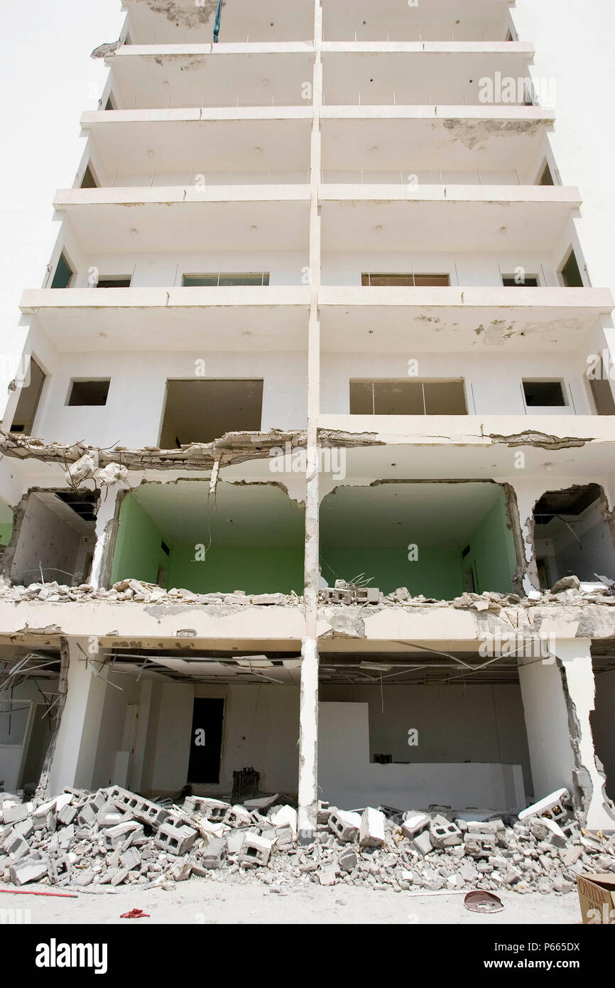 Demolition of a high rise building hi-res stock photography and images ...