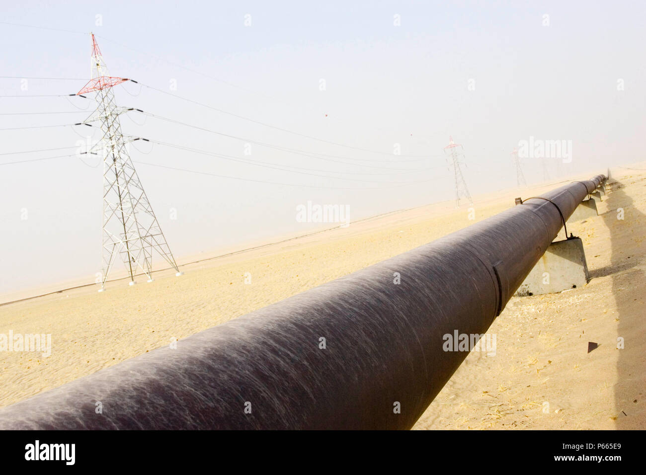 Pipeline and electricity pylons leading to Kuwait city Stock Photo - Alamy