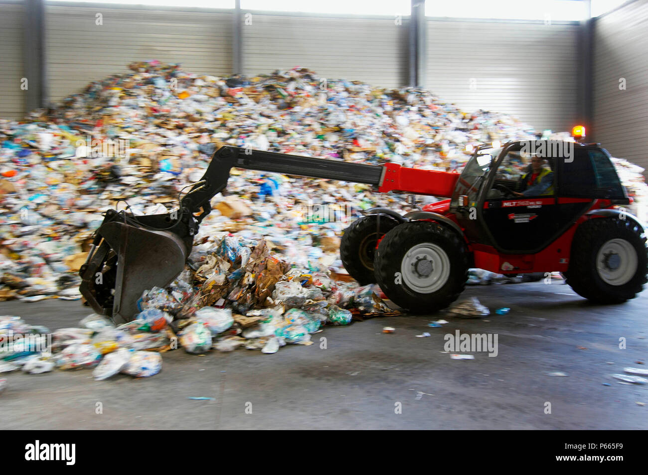 Waste segregation machine hi-res stock photography and images - Alamy