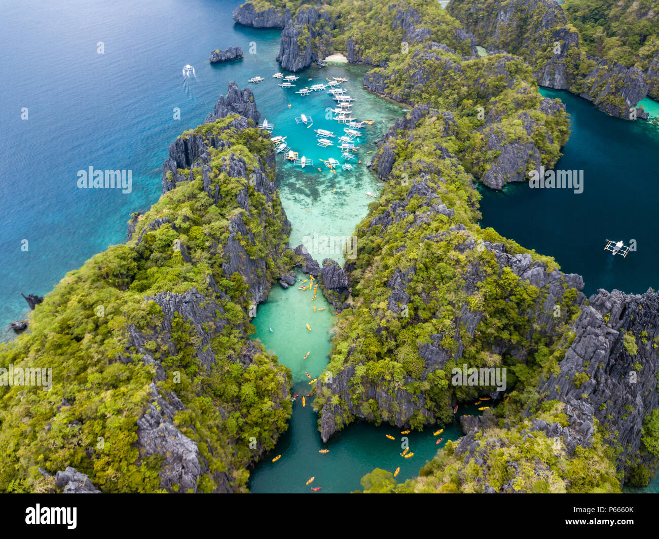 Aerial View Of Reef And Lagoon Stock Photos & Aerial View Of Reef And ...