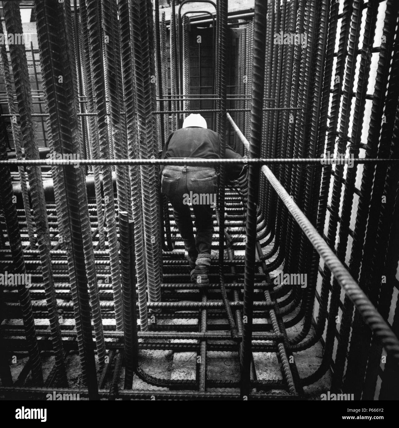 Fixing steel reinforcement for in situ concrete structure Stock Photo ... Fixing steel reinforcement for in situ concrete structure Stock Photo ...