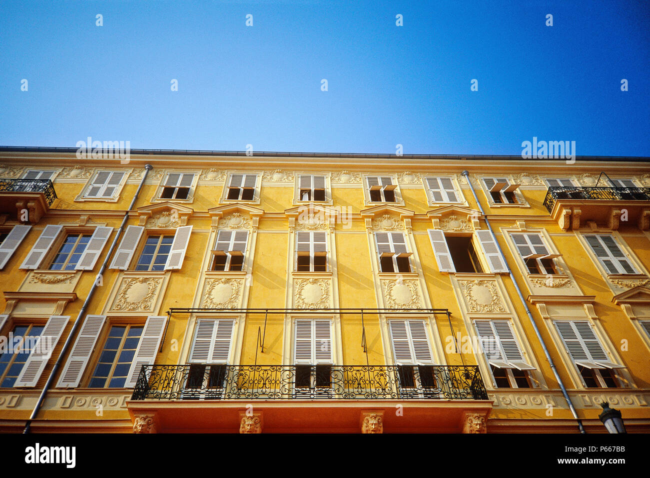 Apartment building facade. Nice, France Stock Photo - Alamy