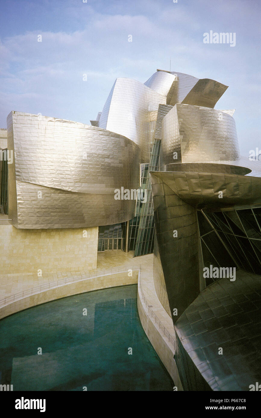 Guggenheim museum spain cladding hi-res stock photography and images ...