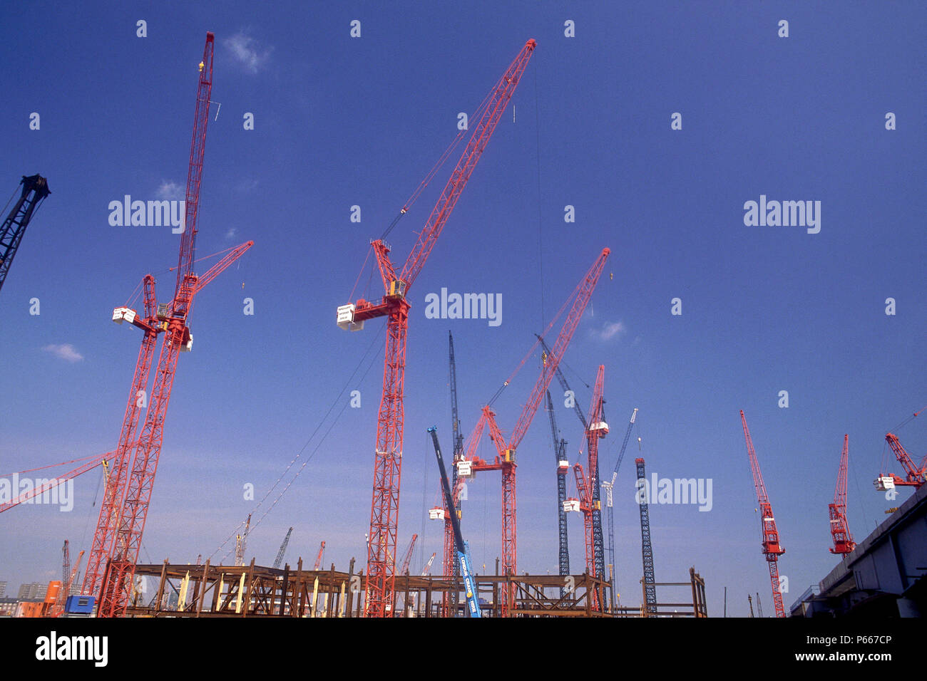 Multiple tower cranes hi-res stock photography and images - Alamy