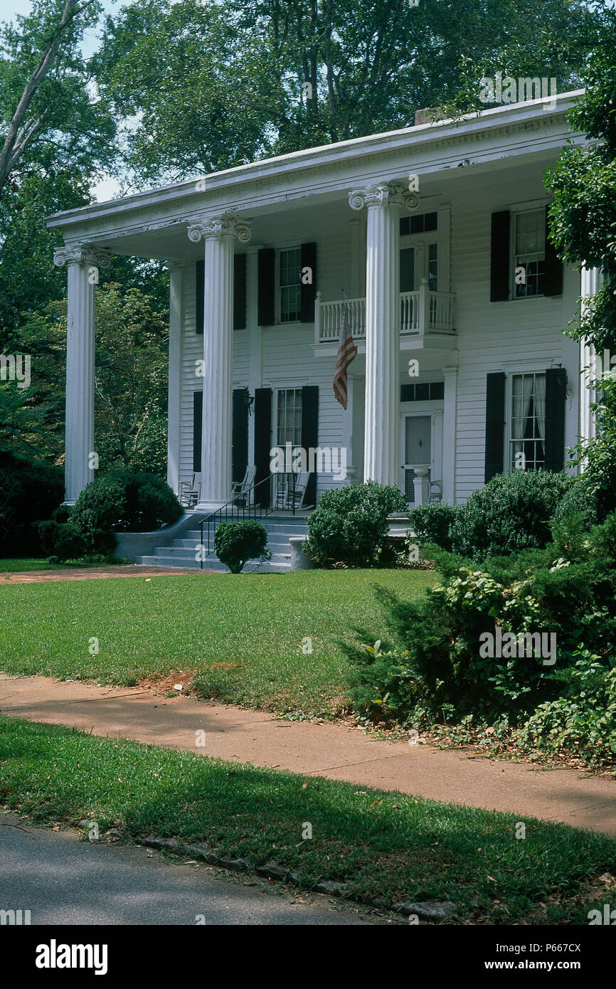 Pre war housing hi-res stock photography and images - Alamy