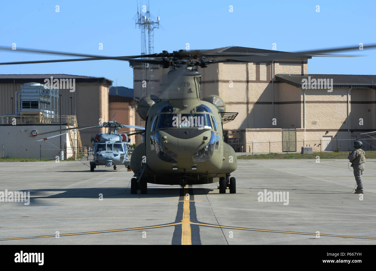 A U.S. Army CH-47 Chinook assigned to the 5th Battalion, 159th Aviation ...
