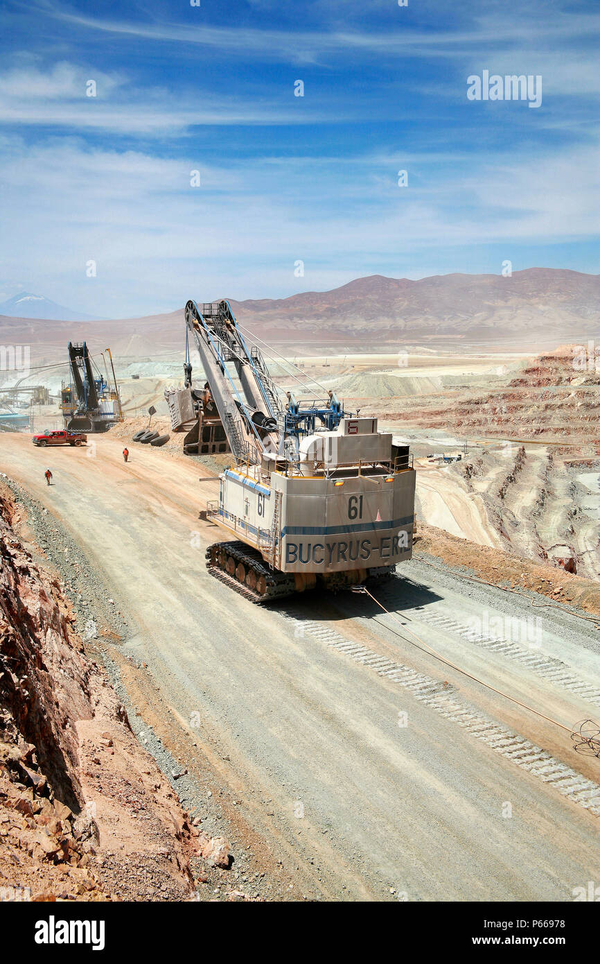 Mining shovel electric shovel loading hi-res stock photography and ...