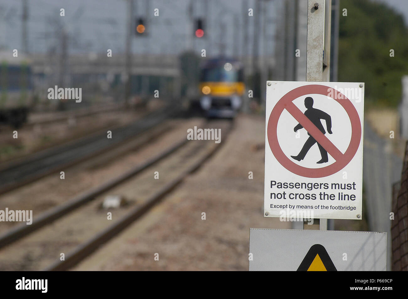 Limited clearance signs hi-res stock photography and images - Alamy