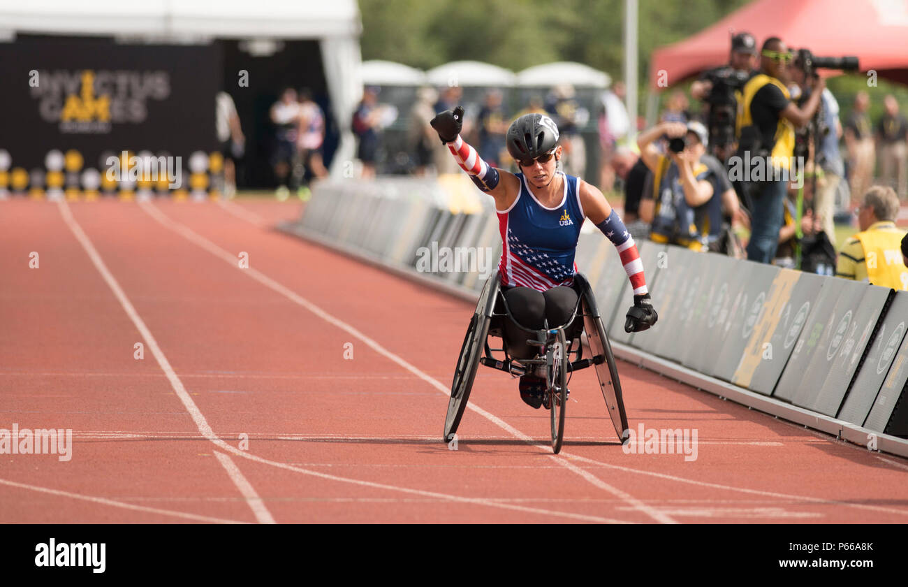 U.S. Army Capt. Kelly Elmlinger wins gold in the women's 1500 meter IT4 ...