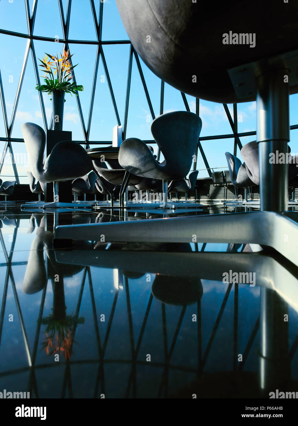 30 St Mary Axe, or the Gherkin, tables and chairs at the top of the ...