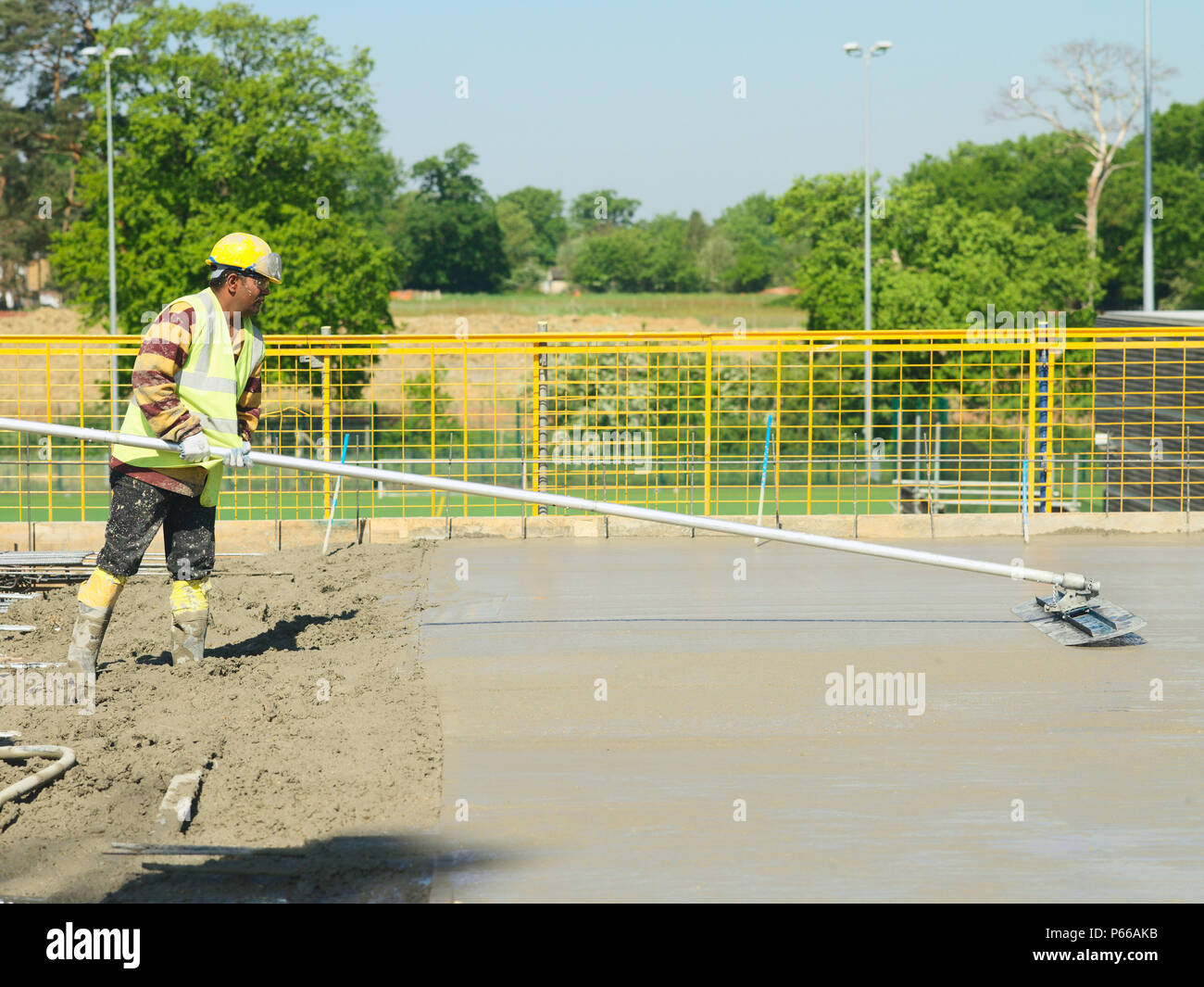 Man levelling concrete Stock Photo - Alamy
