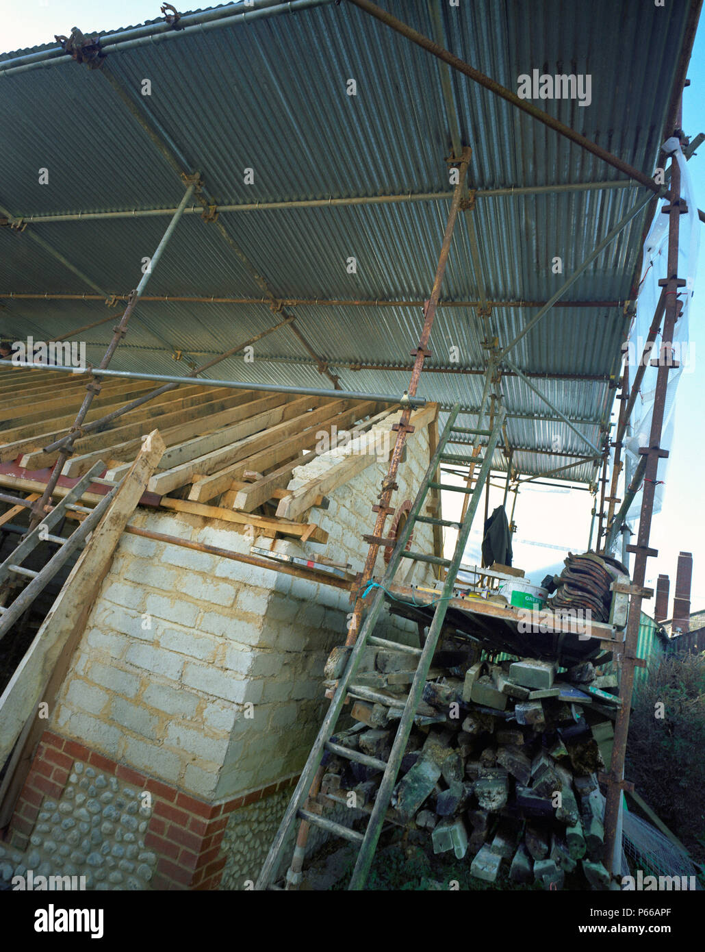 Exposed beams in barn hi-res stock photography and images - Alamy