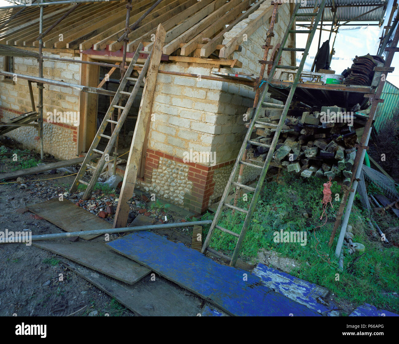 Exposed beams in barn hi-res stock photography and images - Alamy