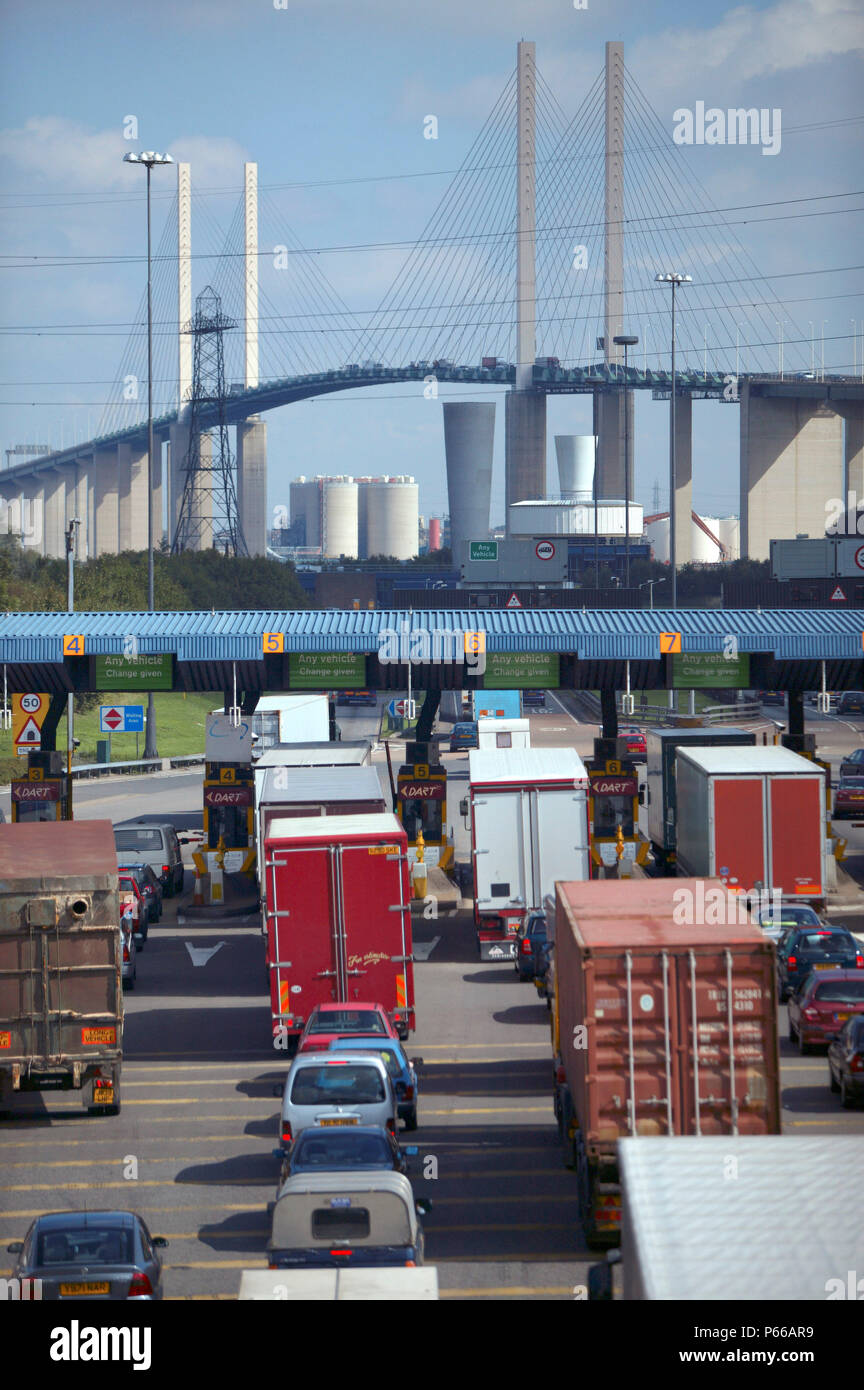 Traffic on dartford crossing bridge hi-res stock photography and images ...
