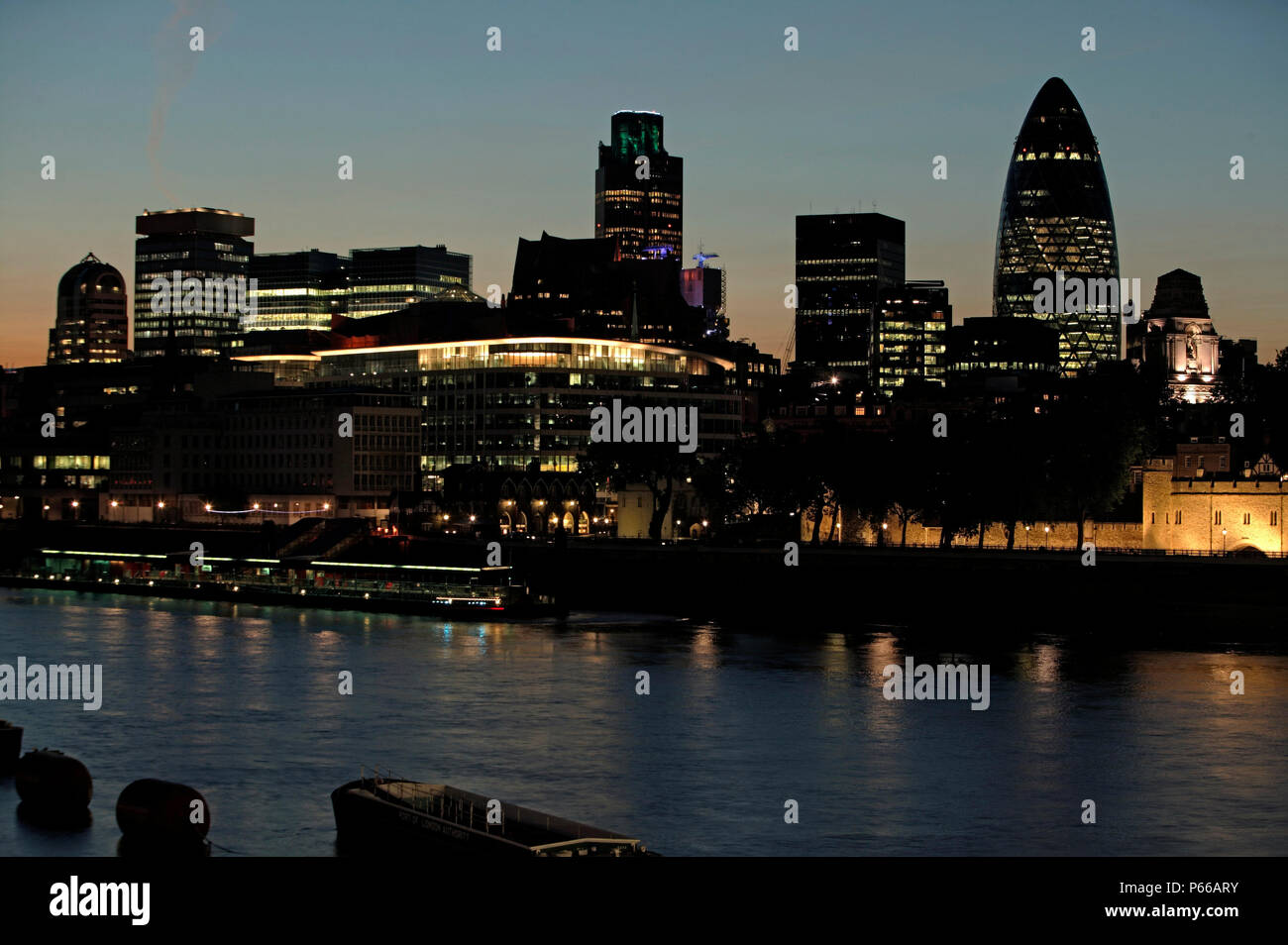 Night view of the Tower 42 (formerly known as Natwest Tower) and the ...