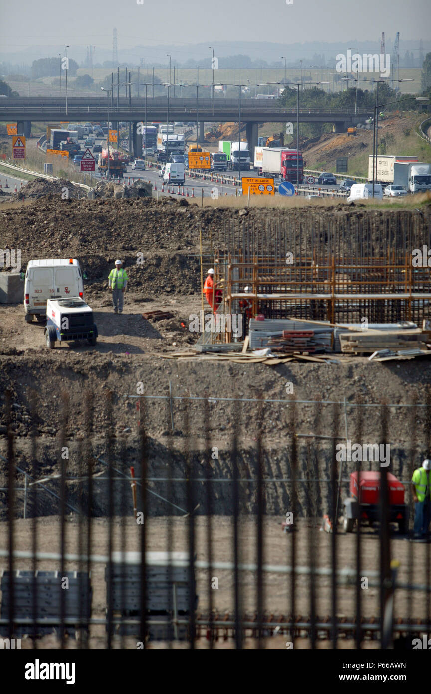 Widening m25 motorway road hi-res stock photography and images - Alamy
