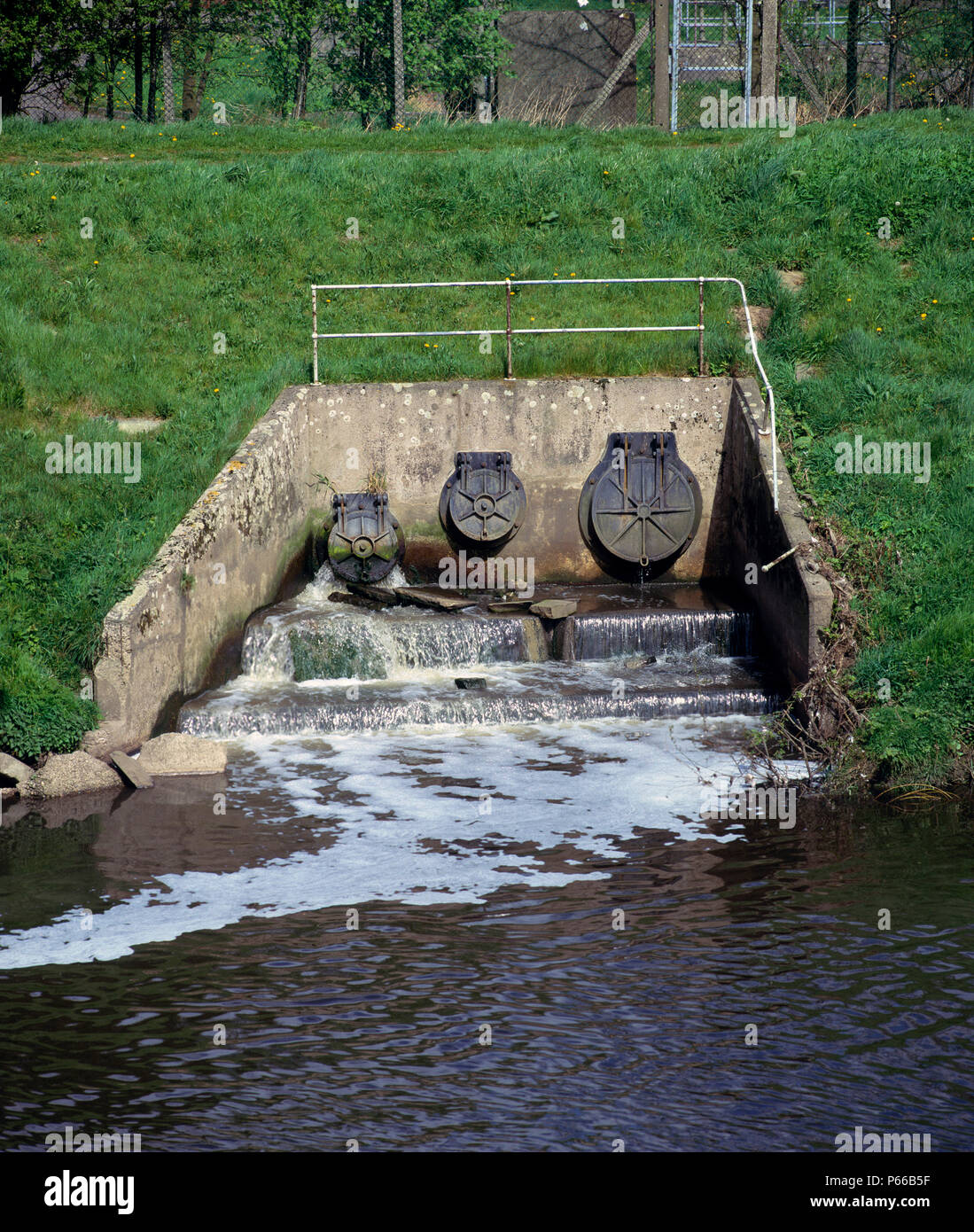 Sewage Outfall Uk High Resolution Stock Photography and Images - Alamy