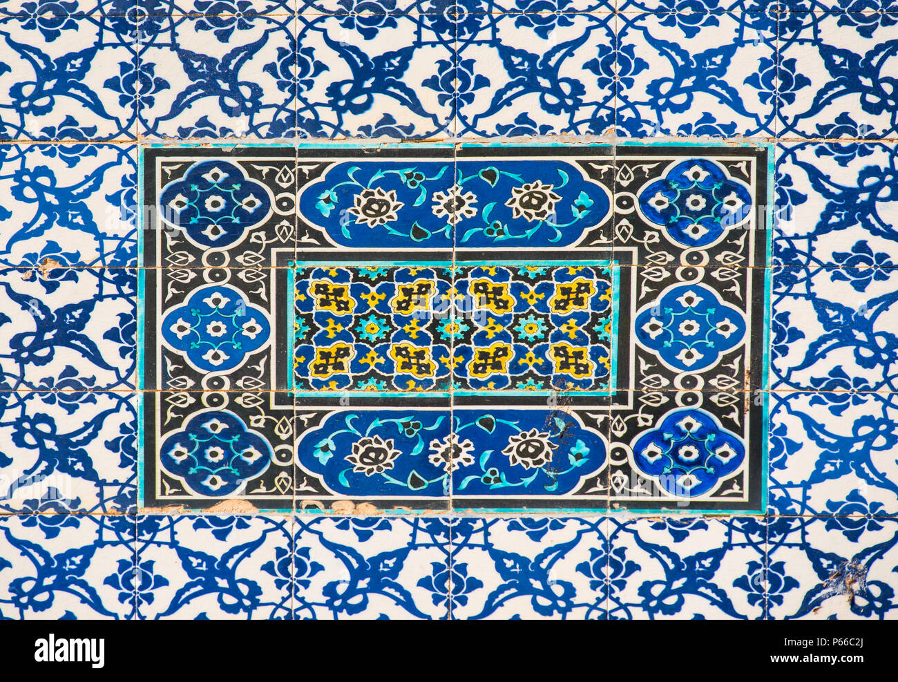 Pattern of Arabic mosaic tiles on the Dome of the Rock, Jerusalem ...