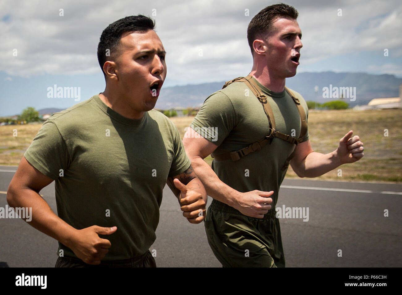 Cpl. Victor Mancilla and Staff Sgt. Christopher Giannetti shout cadence ...