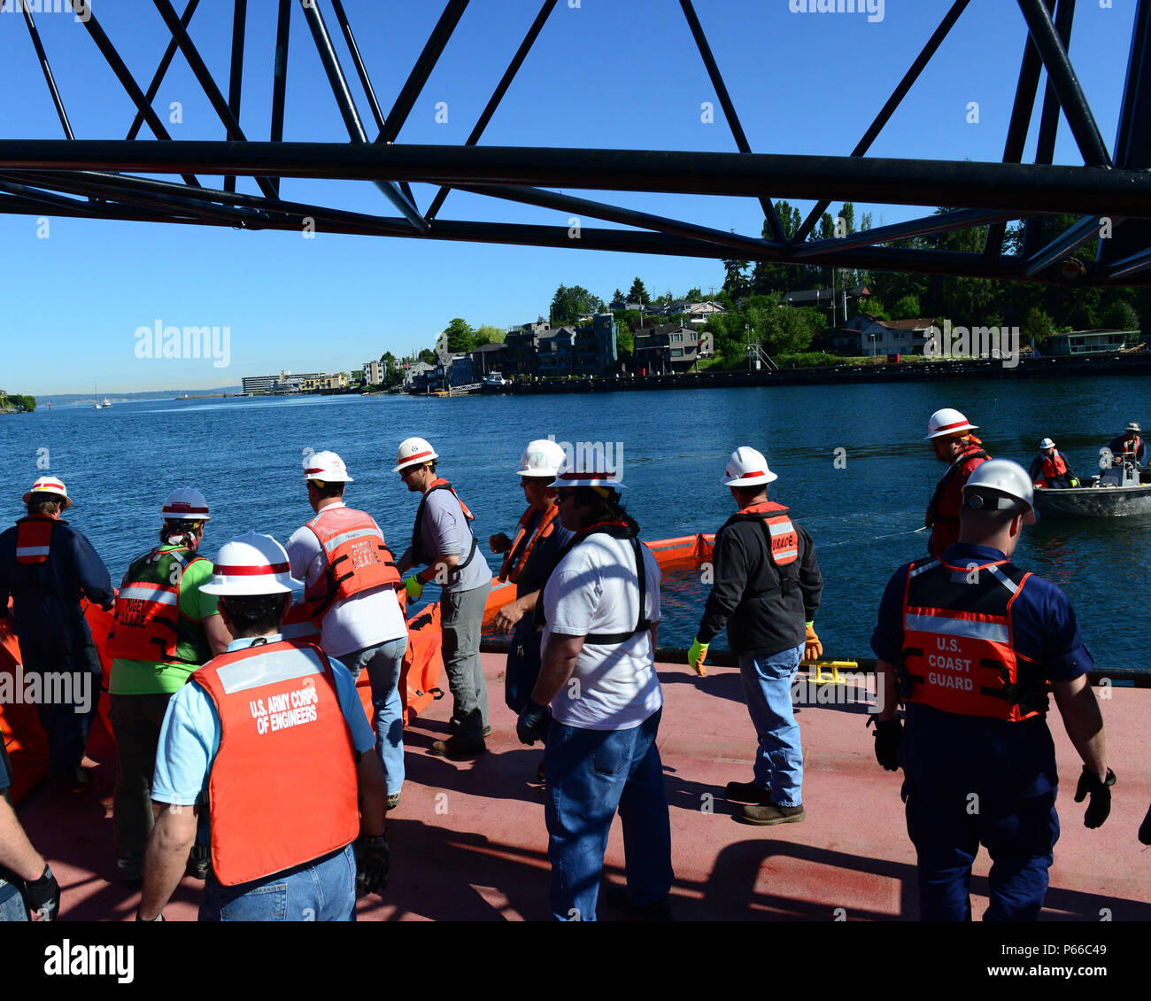 Oil spill boom and vessel hi-res stock photography and images - Alamy