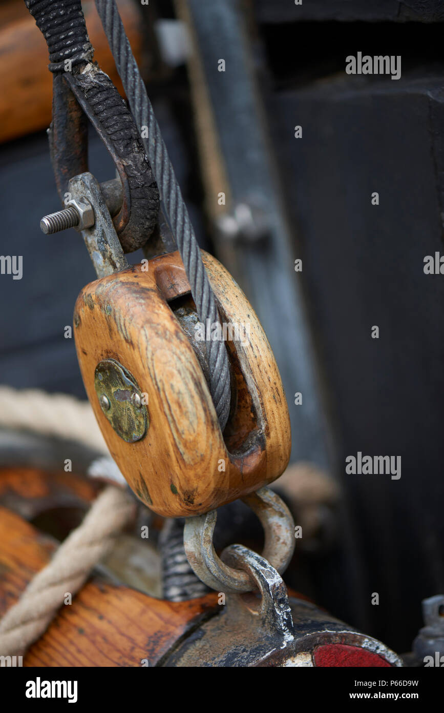 Pulley and cordage hi-res stock photography and images - Alamy