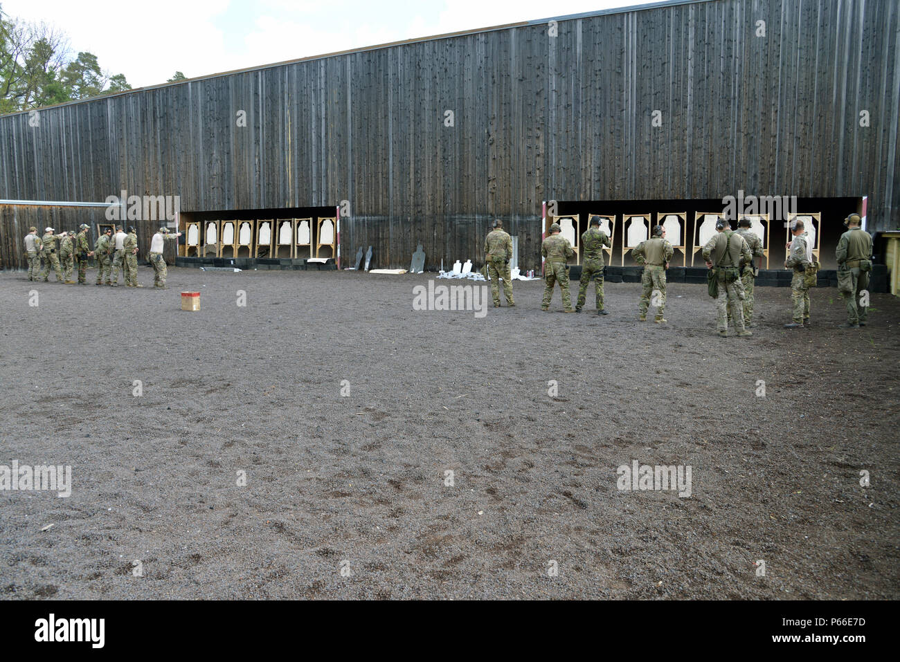 U.S. Soldiers assigned to 1st Battalion, 10th Special Forces Group ...