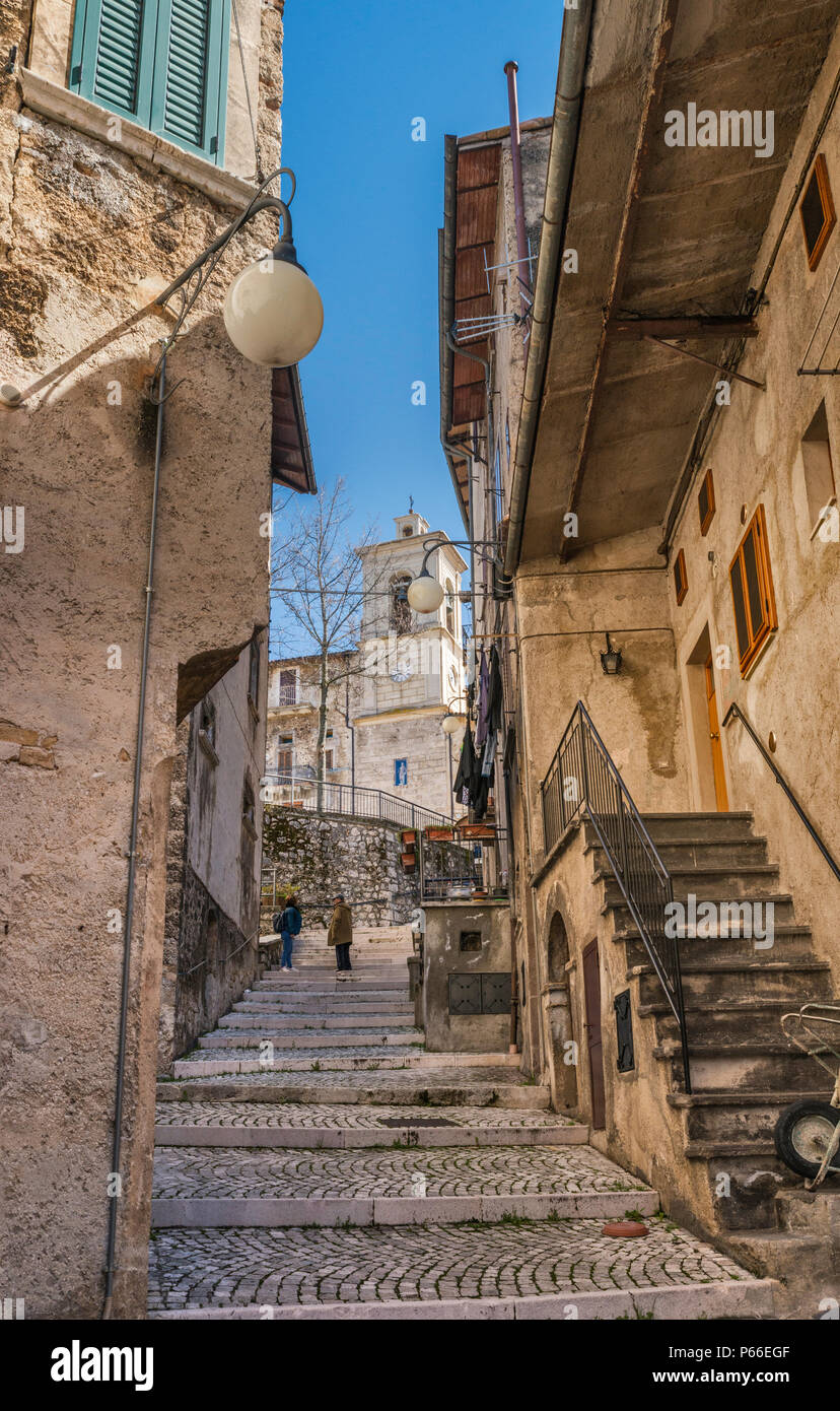 Strada San Rocco, street in hill town of Scanno, Abruzzi Massif ...