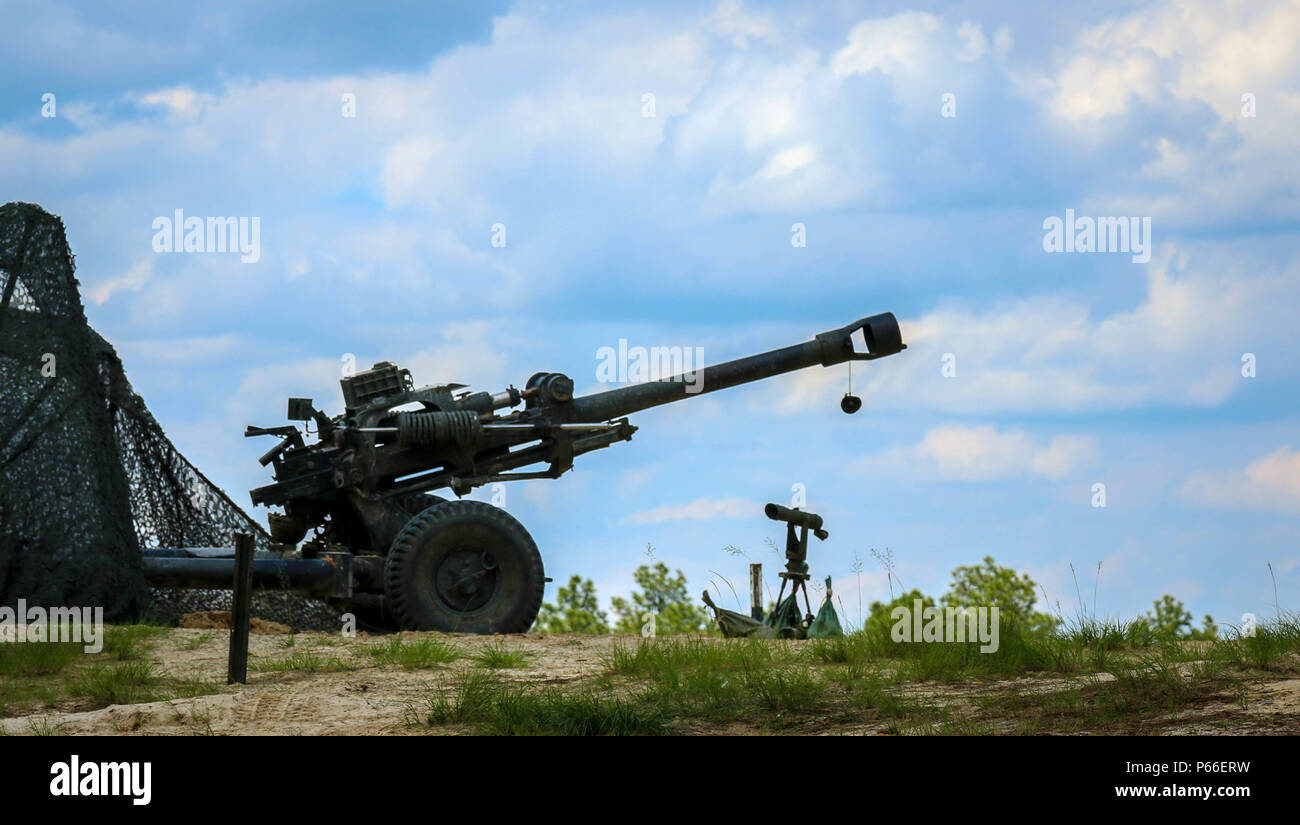 A howitzer from the 82nd Airborne Division Artillery is prepped and ...