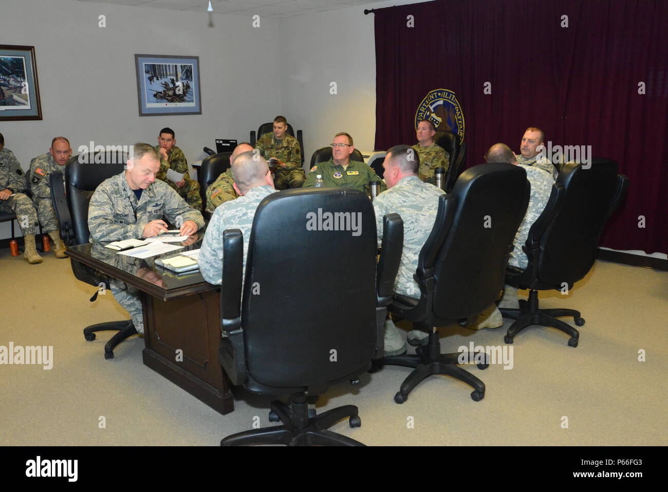 Commanders update brief hi-res stock photography and images - Alamy