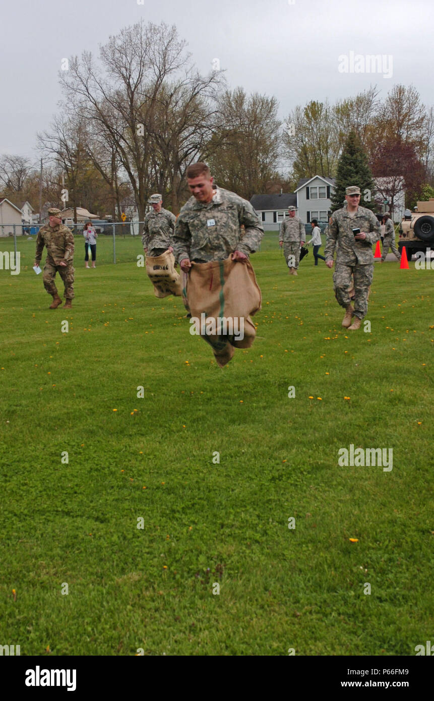 Soldiers of the 144th Military Police Company, 210th MP Battalion ...