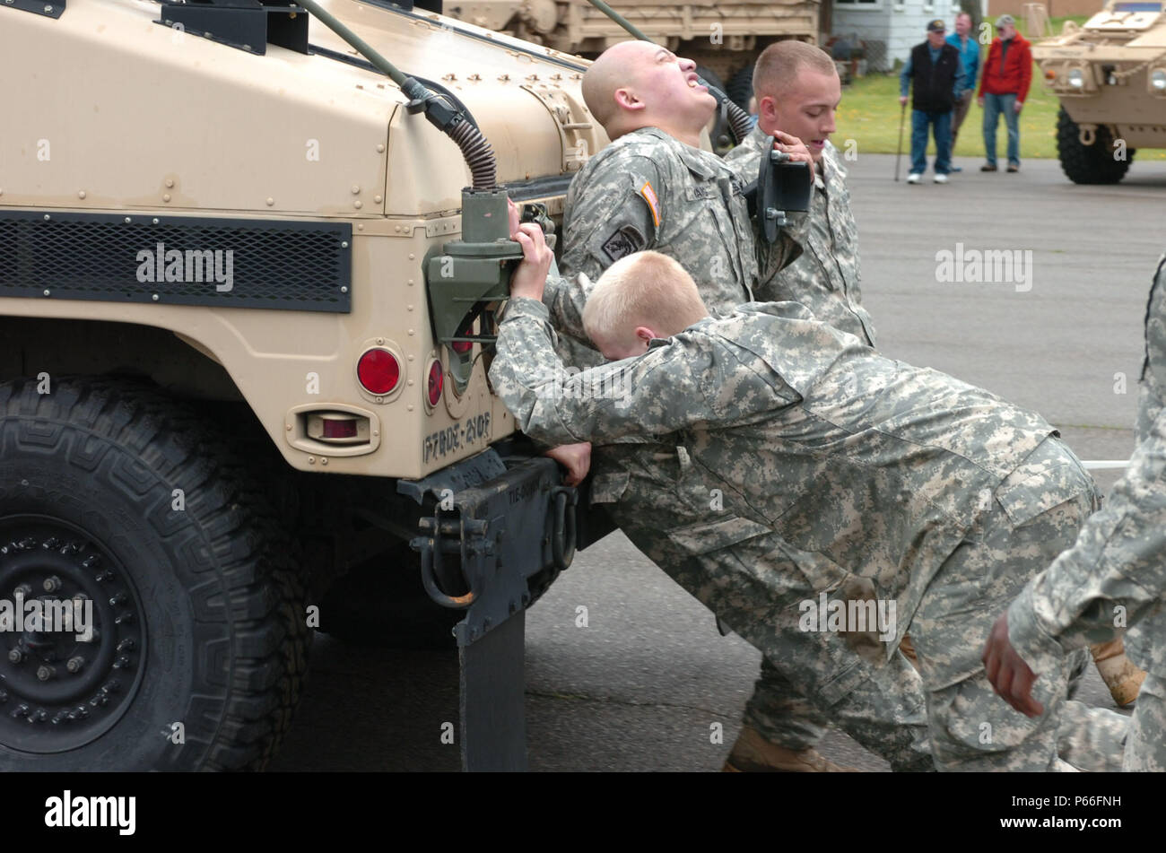 Soldiers of the 144th Military Police Company, 210th MP Battalion ...