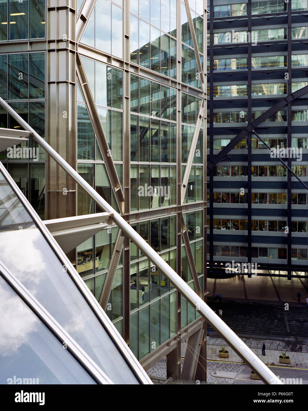 201 bishopsgate and the broadgate tower hi-res stock photography and ...
