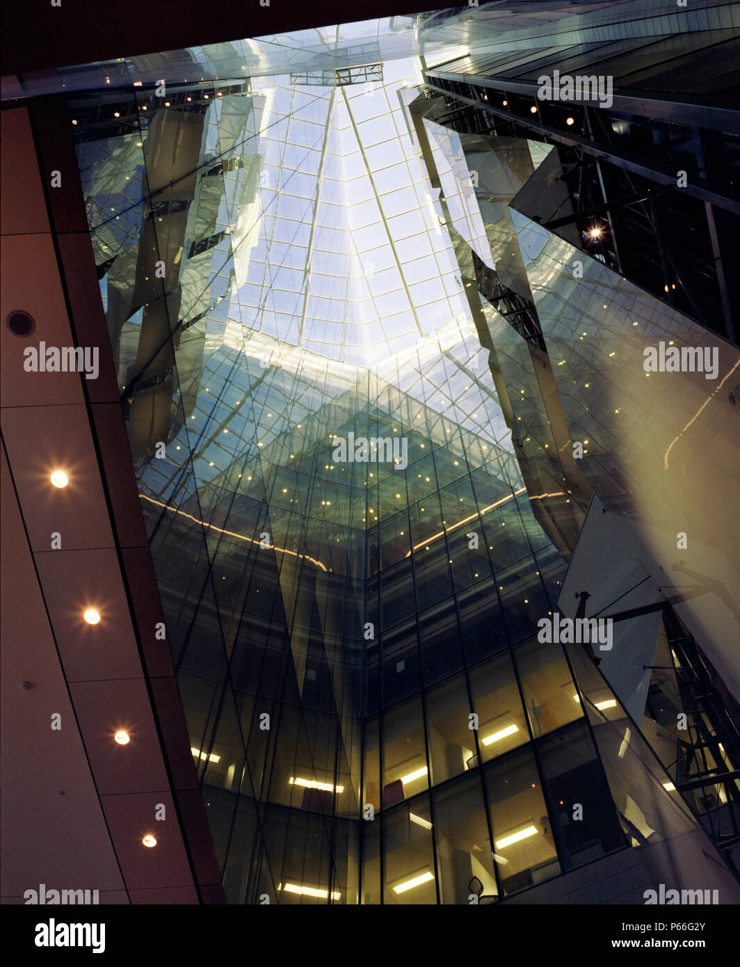 Atrium, 201 Bishopsgate, London EC2 Architect: SOM Stock Photo - Alamy