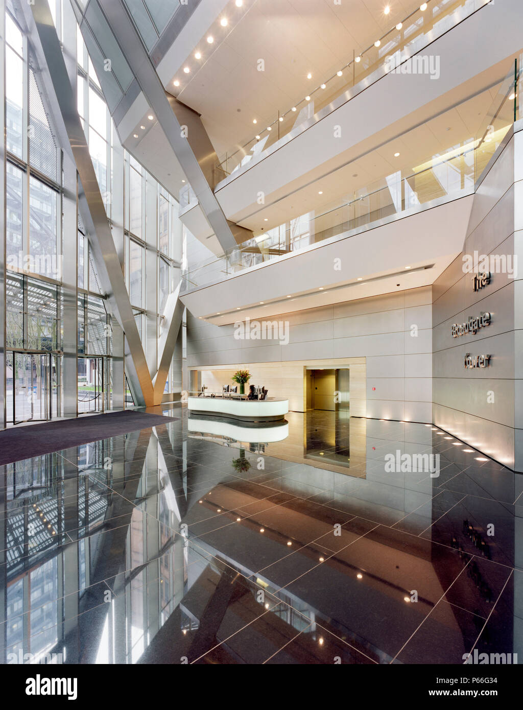 Broadgate tower reception hi-res stock photography and images - Alamy