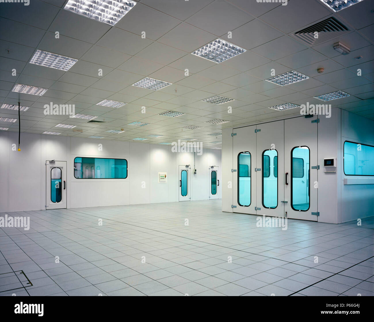 Interiors laboratory hi-res stock photography and images - Alamy