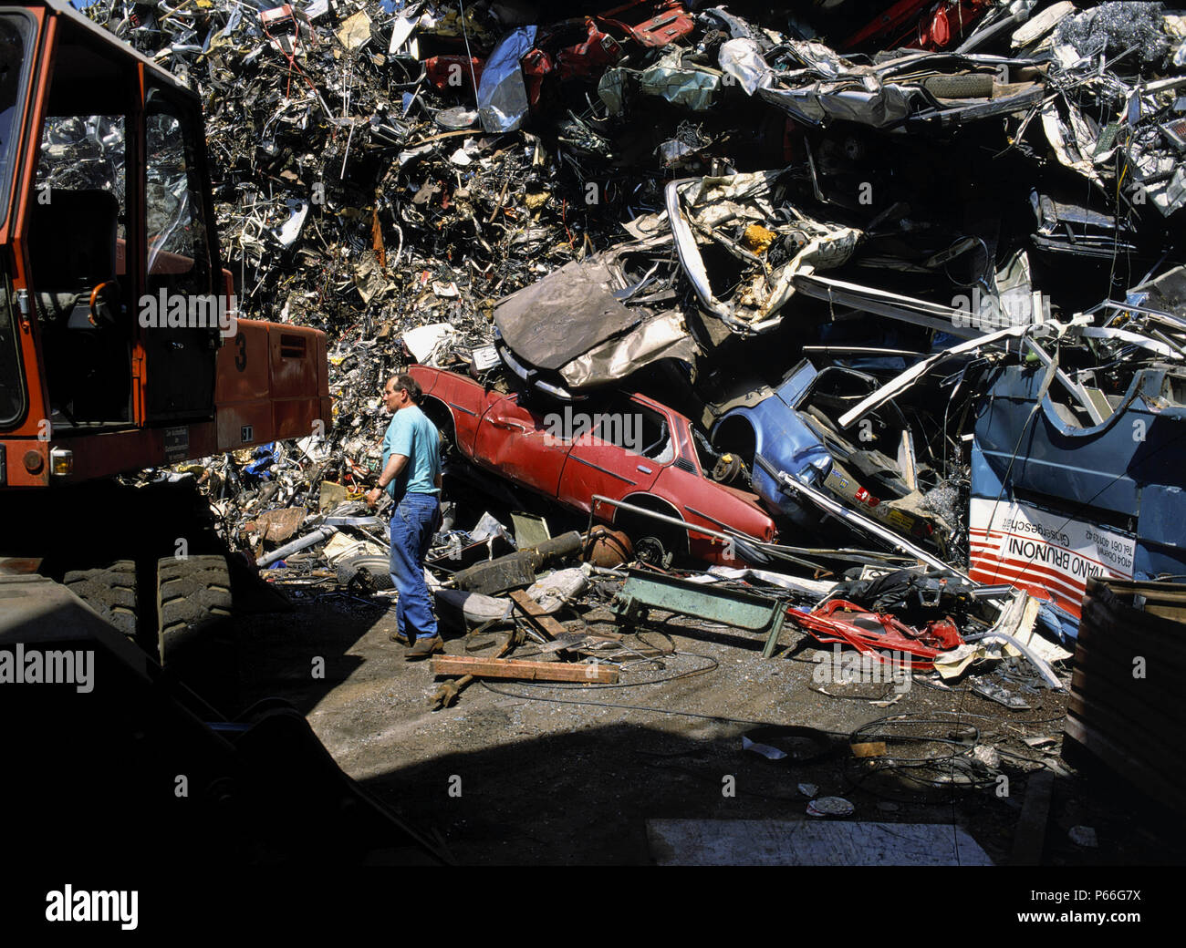 Scrap yard man working hi-res stock photography and images - Alamy
